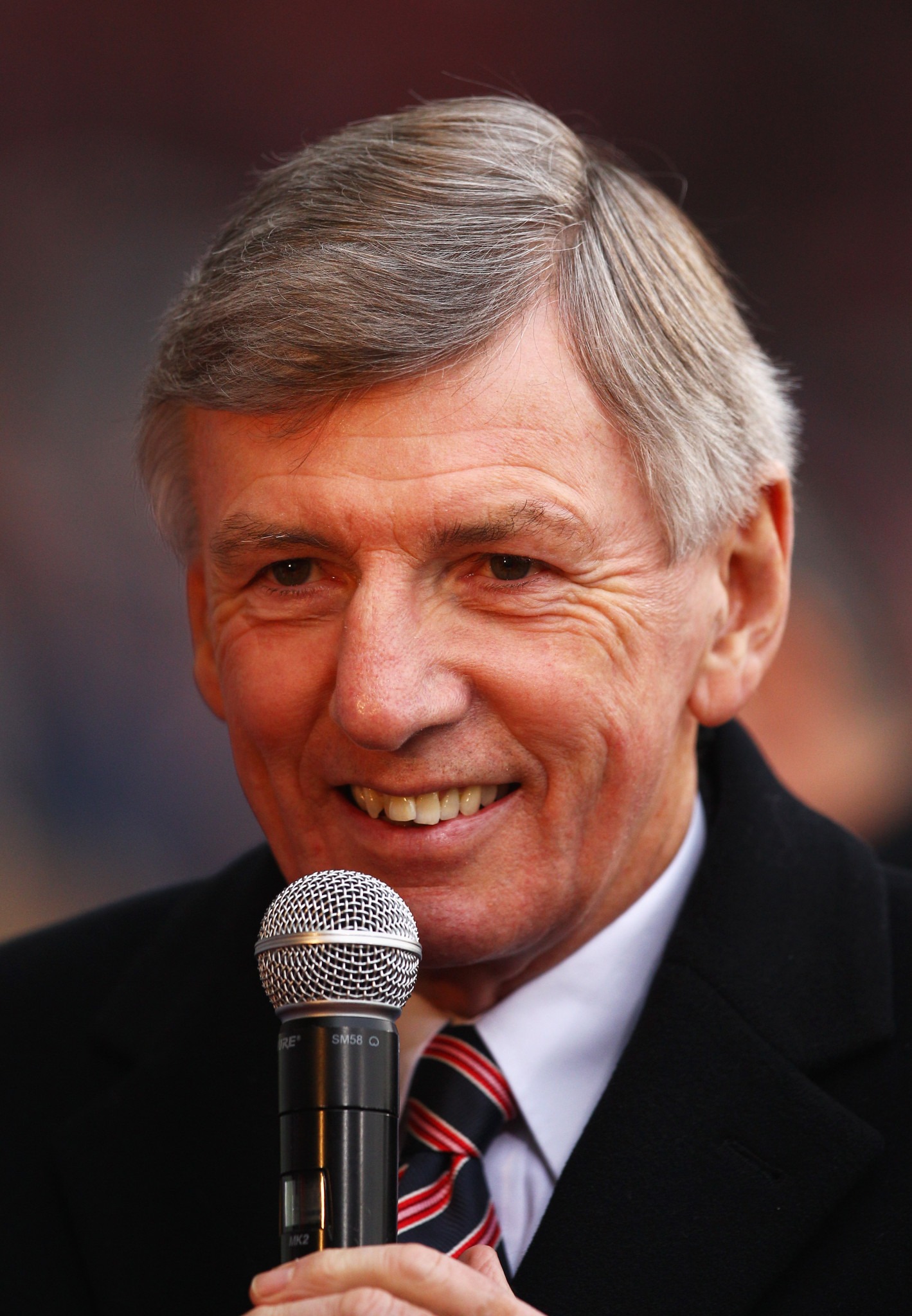 Martin Peters Là Ai? Sự Nghiệp Của Huyền Thoại Bóng Đá Người Anh